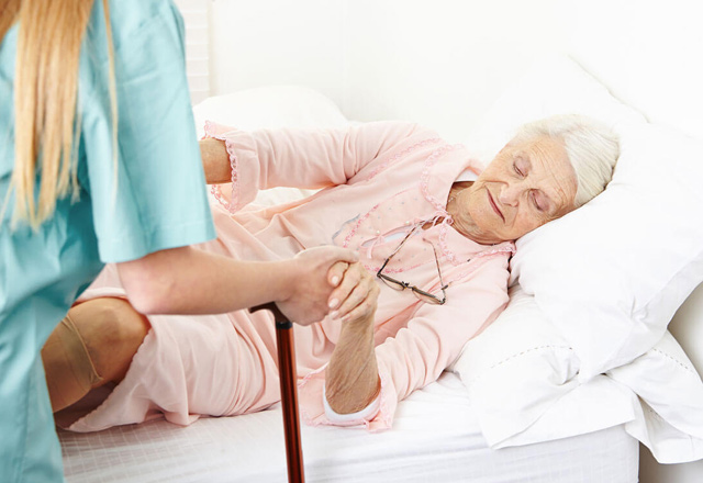 Yataga Bağımlı Hastalarda Dışkılama – Hasta Yatağı